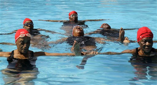 NYC seniors keep fit with synchronized swimming