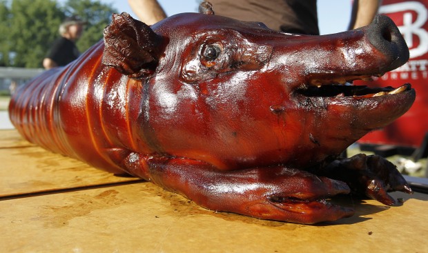 'Bizarre Foods' TV host attends Waverly hog roast