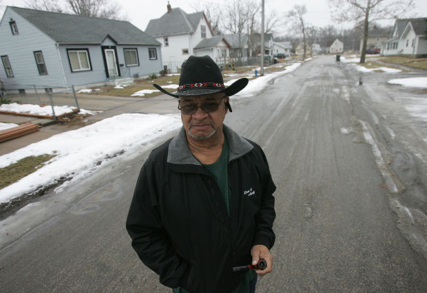 Ex-county supervisor offering to take shooting info to police