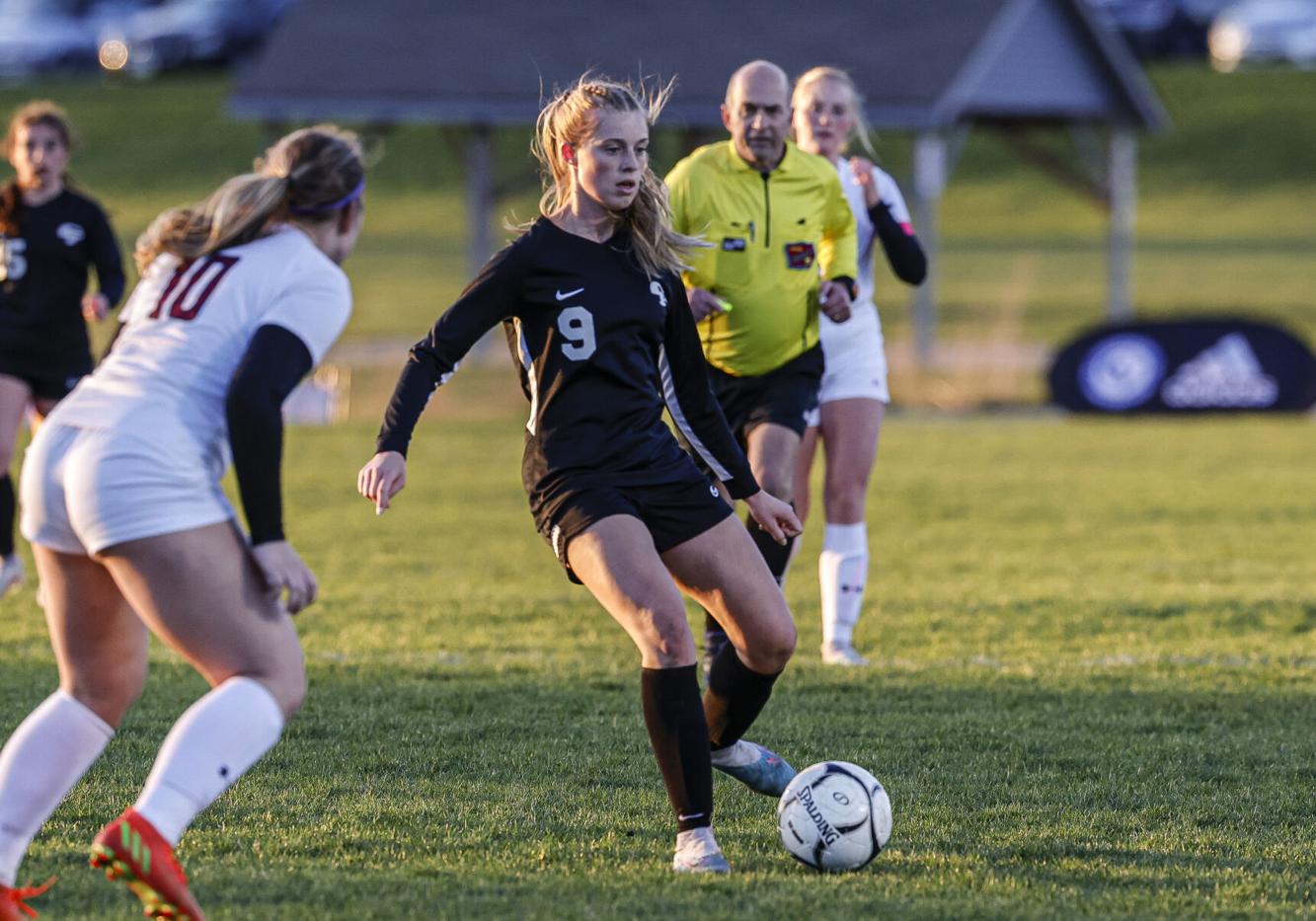 Cedar Falls scoring queen powers Tigers over West,