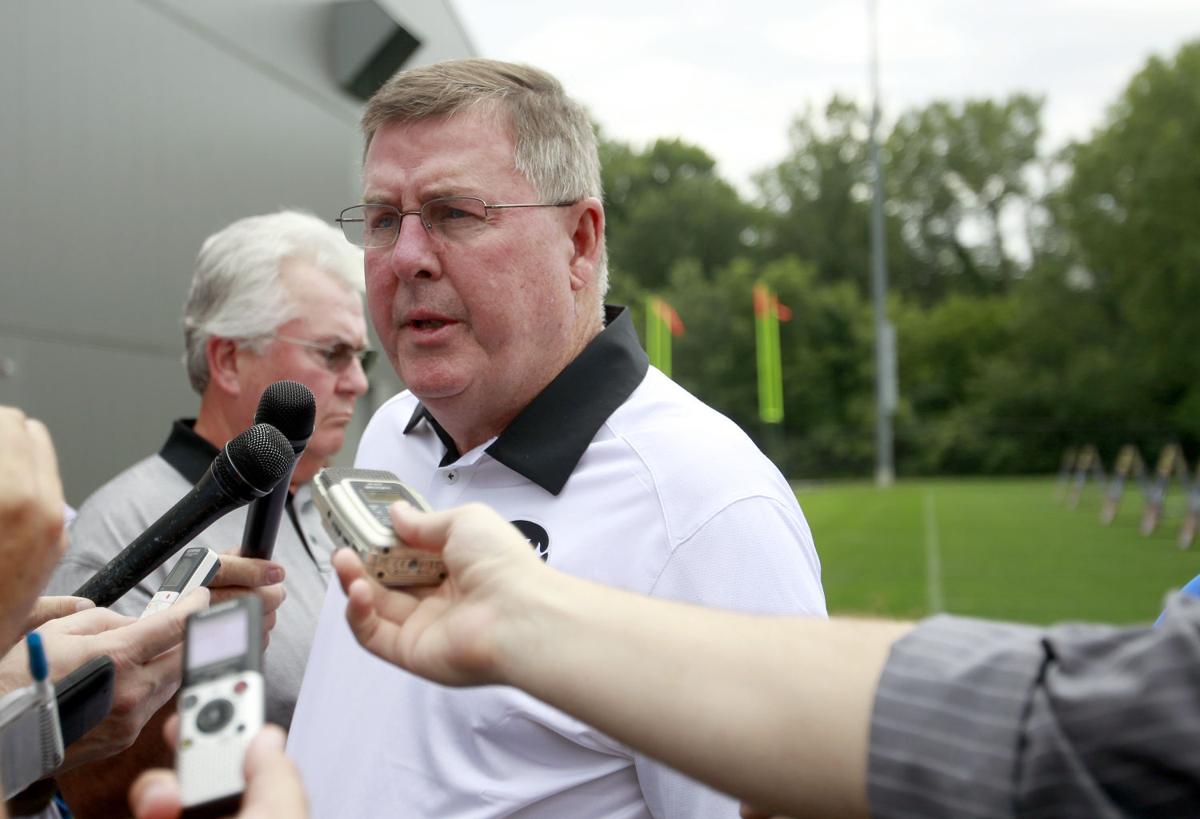 Hawkeyes' OC Greg Davis announces retirement