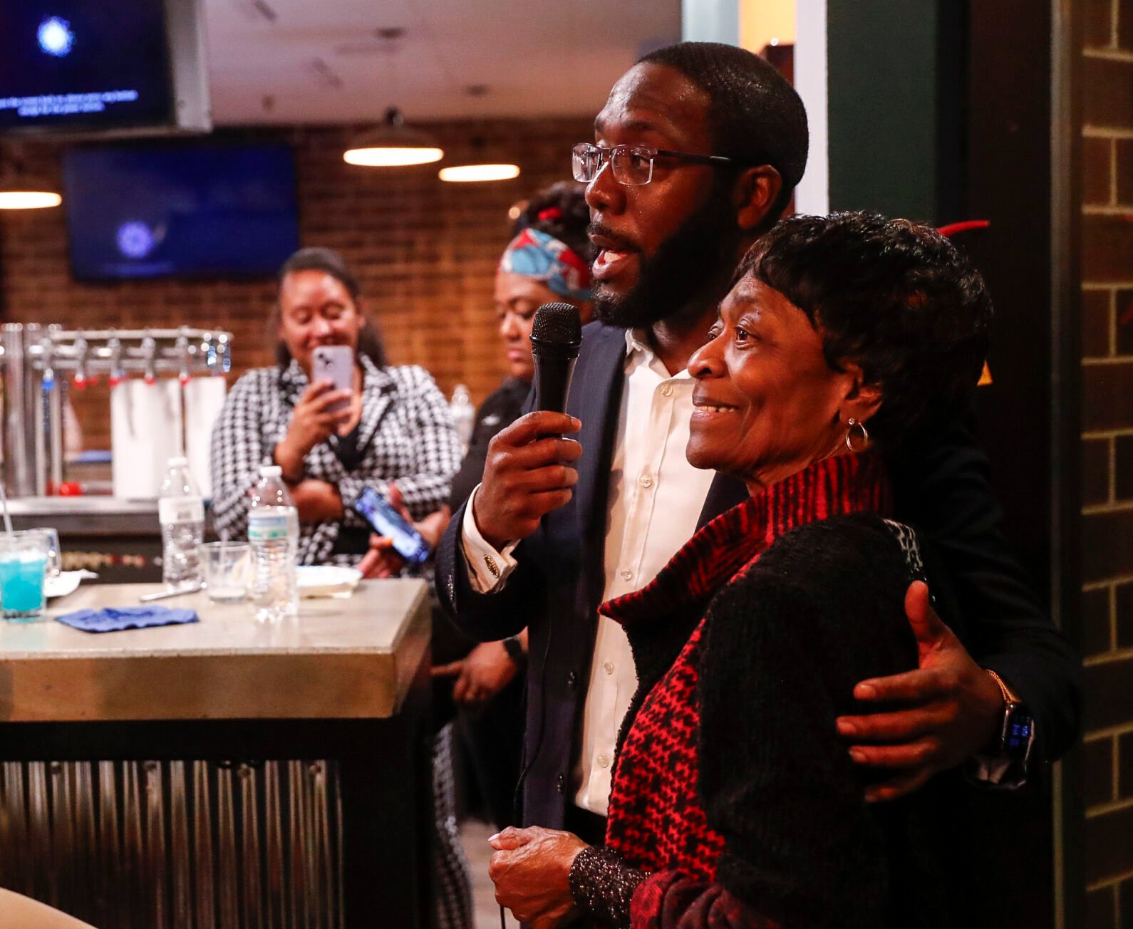 Hart wins fifth term as Waterloo mayor with 68% of vote