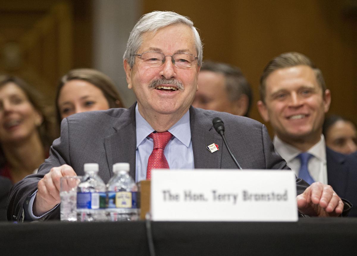 Branstad signs sentencing reforms, five other bills