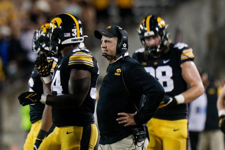 Broyles Award a 'team thing’ for Iowa DC Phil Parker