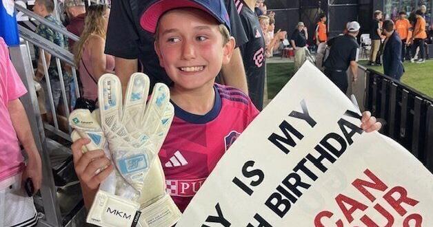 How a St. Louis kid ended up wearing the gloves that saved a Lionel ...