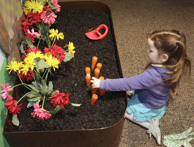 Budget-friendly spring break drawing kids downtown