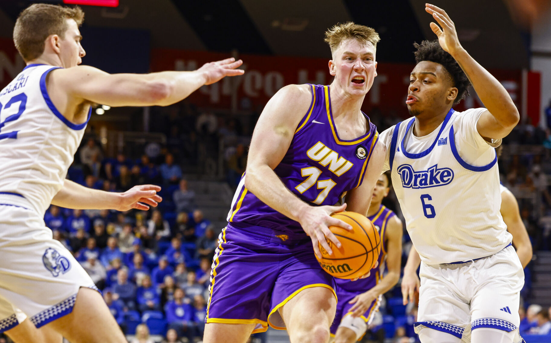 UNI wins fifth straight, one game back of Drake