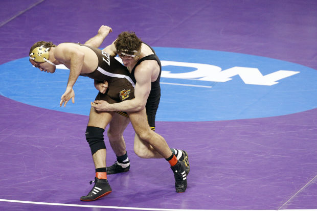 NCAA wrestling: Hawkeyes regroup, start finishing kick