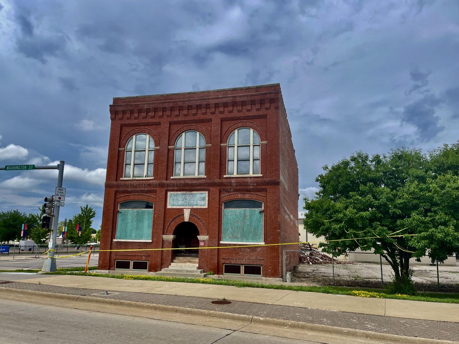 Portion of building collapses in downtown Waterloo