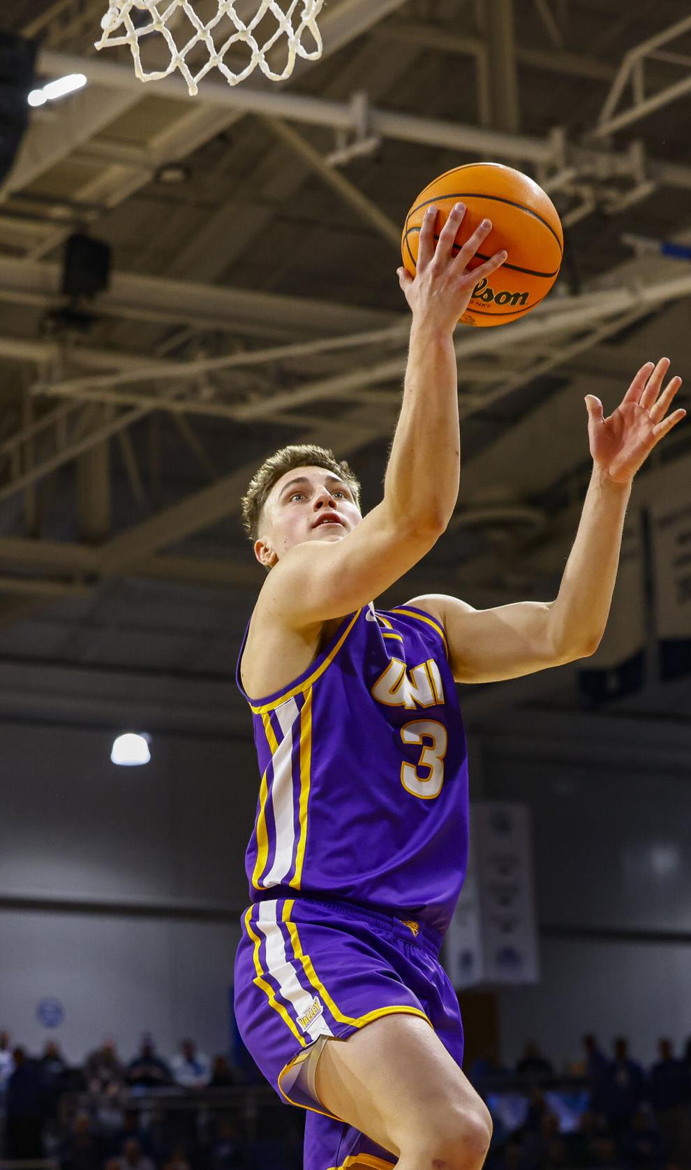 UNI wins fifth straight, one game back of Drake