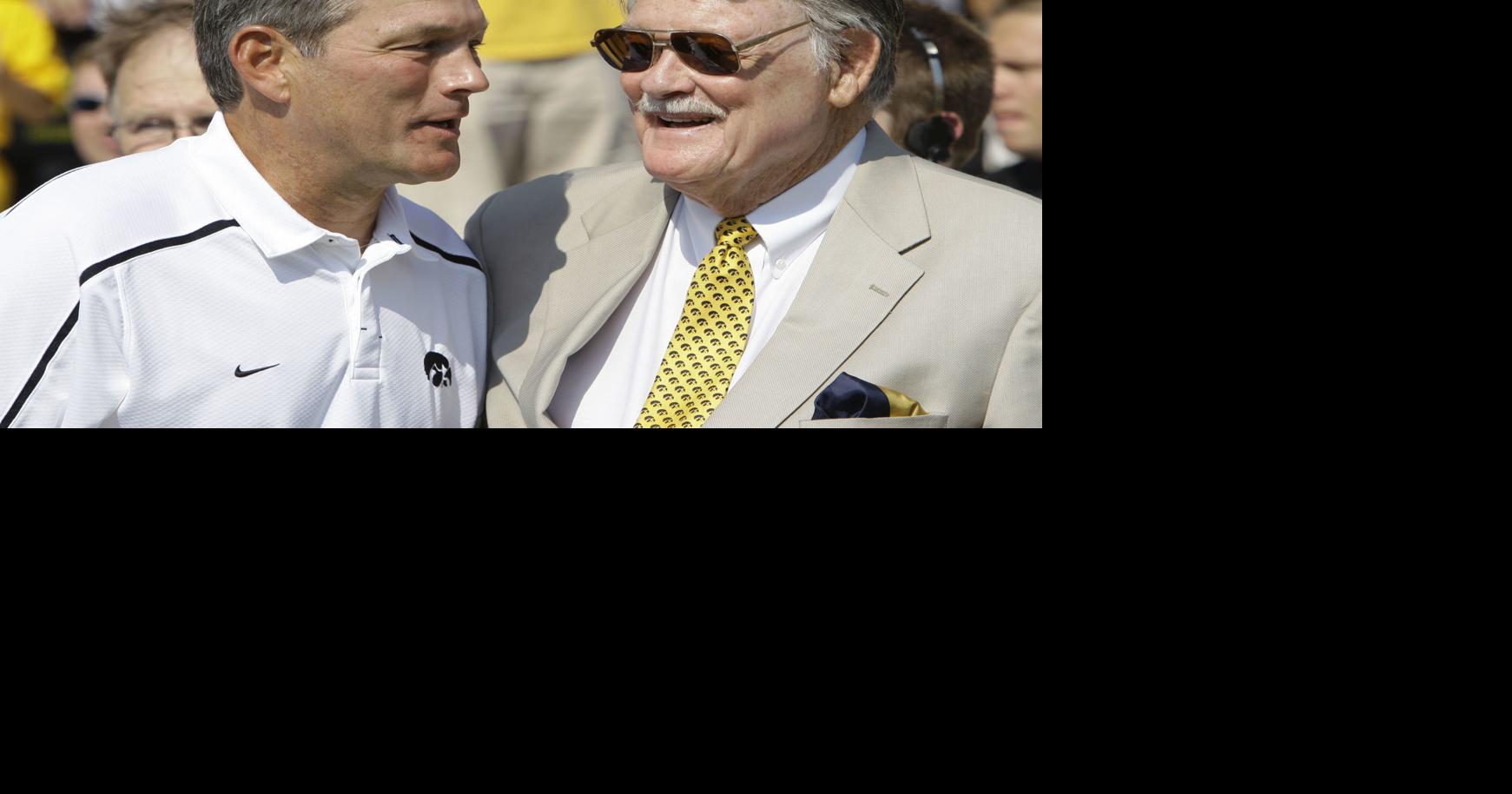 UPDATE: Iowa legend Hayden Fry dies