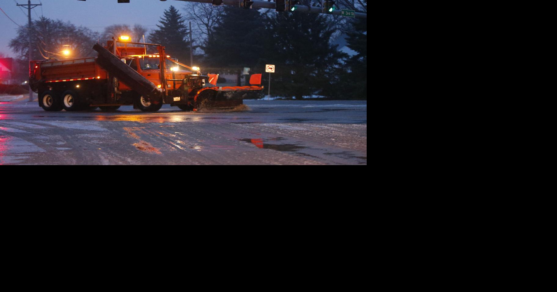 Blue lights mean fewer crashes for DOT snowplows