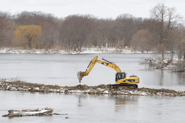 Officials hope wing dam repairs will deepen Cedar River channel
