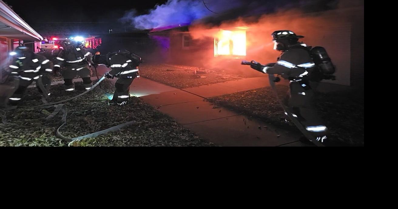 Three people injured in Independence apartment building fire
