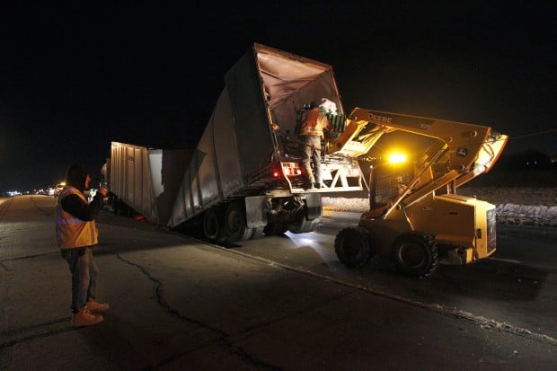Semi truck collapses on West Ridgeway Avenue in Waterloo
