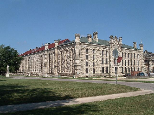 Anamosa prison inmate dies