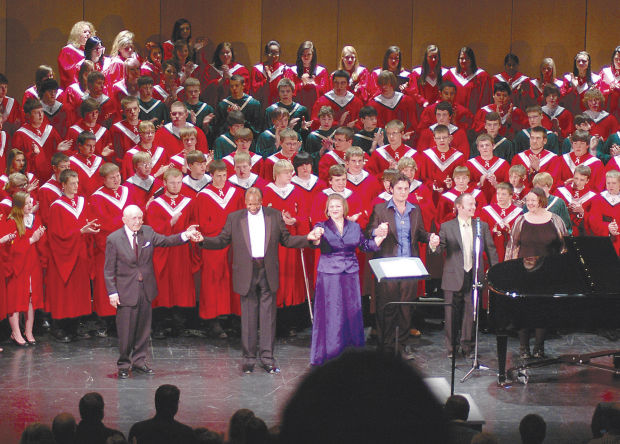 Estes praises young singers, Mitchell auditorium