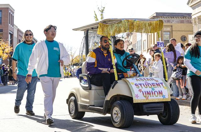 Streets flooded with purple and gold for UNI homecoming