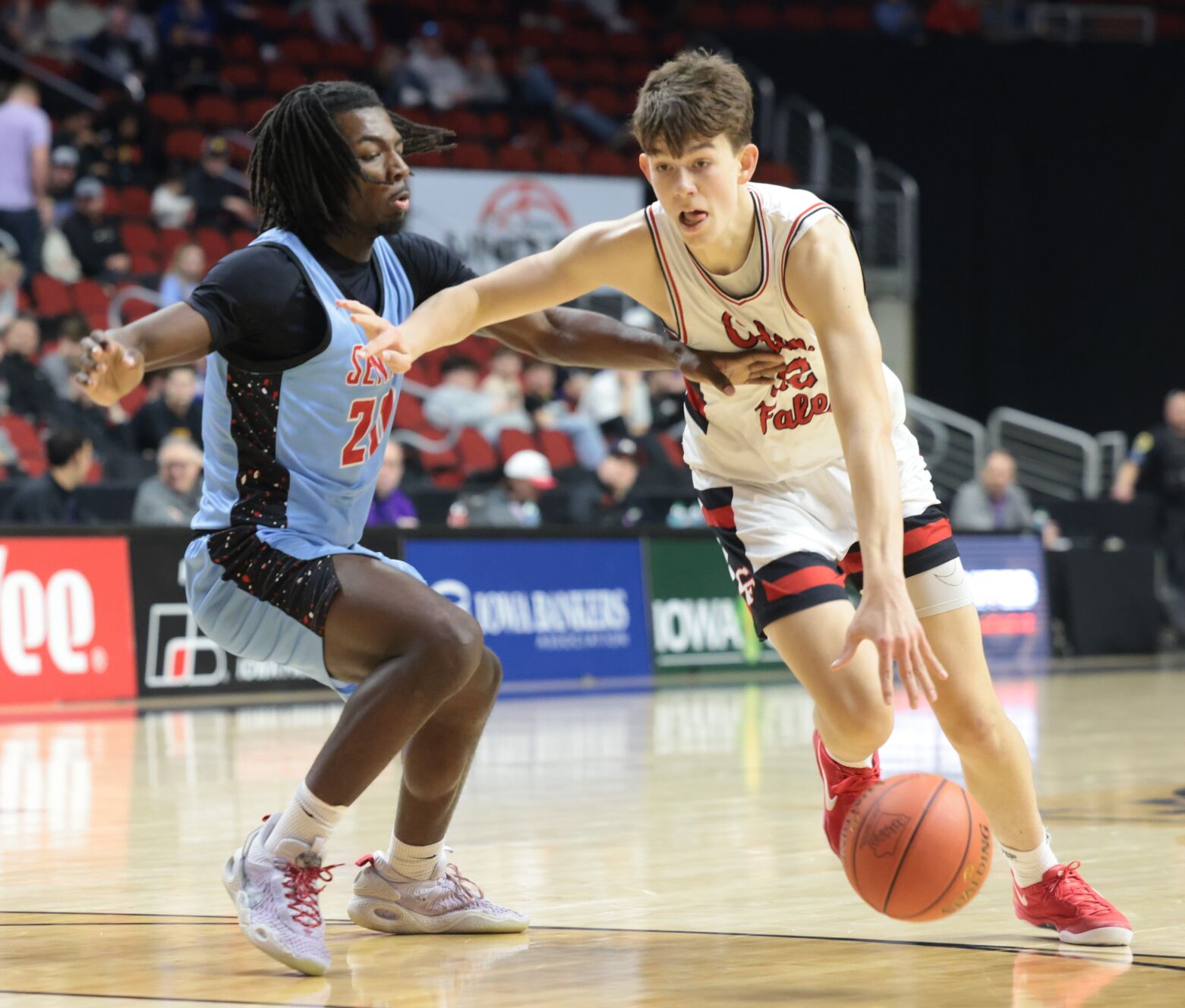 Boys' State Basketball: Cedar Falls torches Dubuque Senior