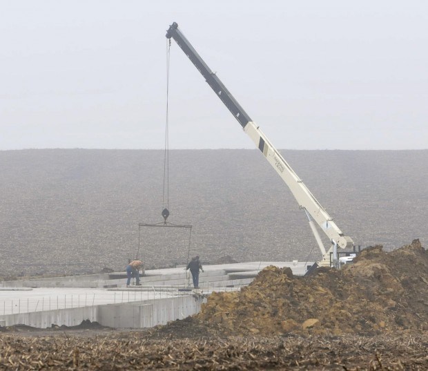 Big hog buildings worry neighbors