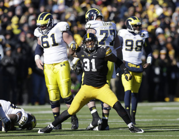 Hawkeyes to play LSU in Outback Bowl