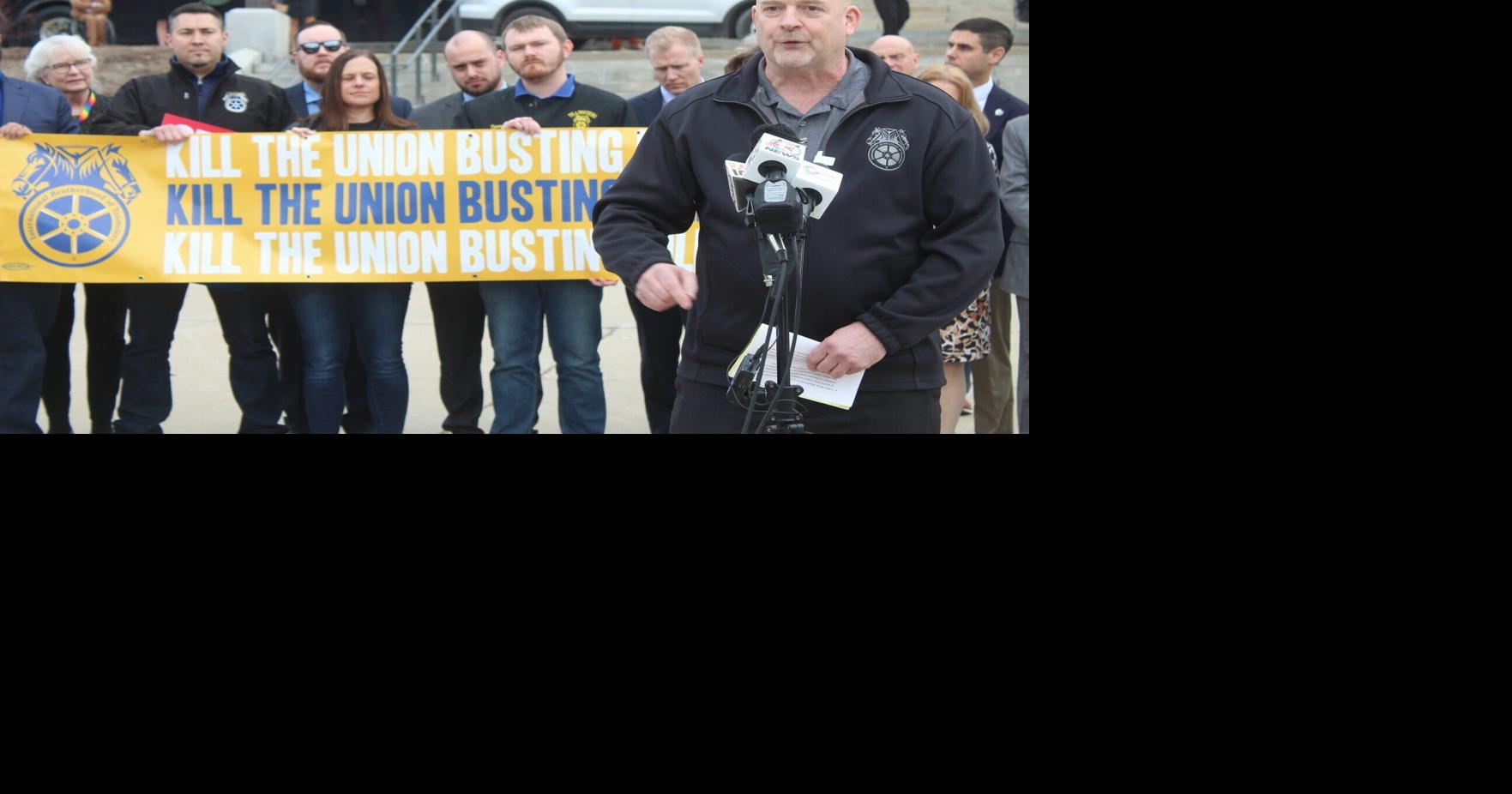 Union truckers protest "union-busting" bill at Capitol