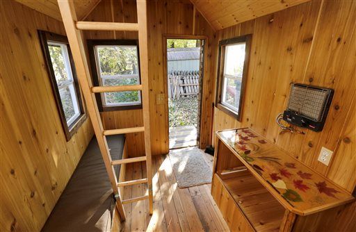 Iowa man builds 100-square-foot home