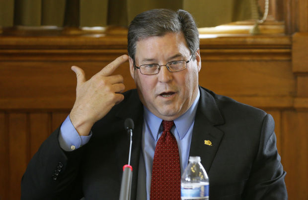 Branstad denies his staff pressured PERB hiring decision