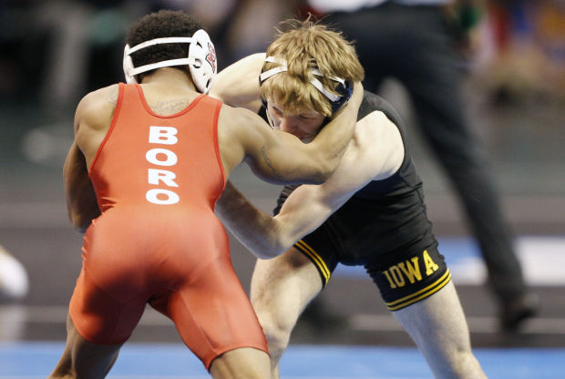 NCAA wrestling: Hawkeyes regroup, start finishing kick
