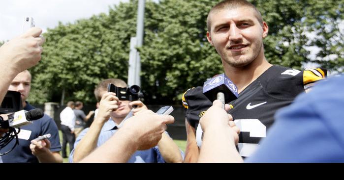 Fiedorowicz only getting bigger for Iowa