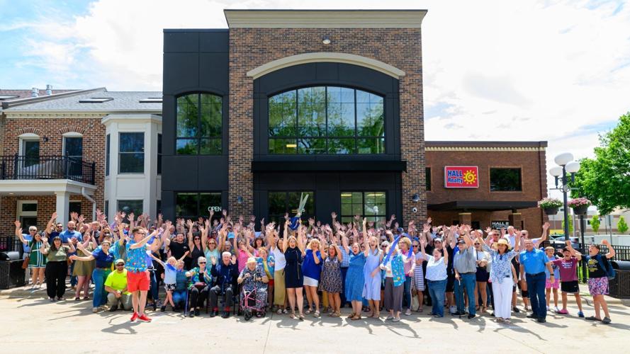 Clear Lake chamber and welcome center officially opens