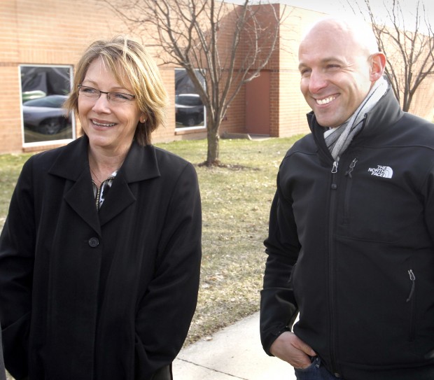 Tim Dwight joins solar bus tour through Cedar Valley | Business - Local ...