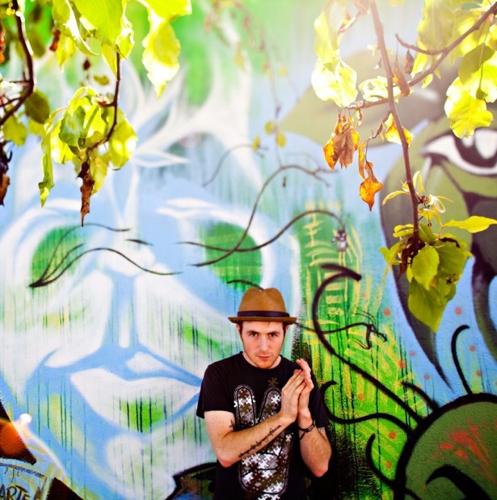 Into the spotlight: Singer/songwriter Jason Reeves to hit the Hub