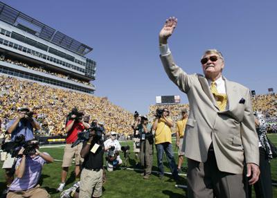 UPDATE: Iowa legend Hayden Fry dies