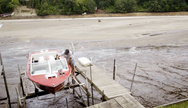 Delhi dam/Manchester flooding photos