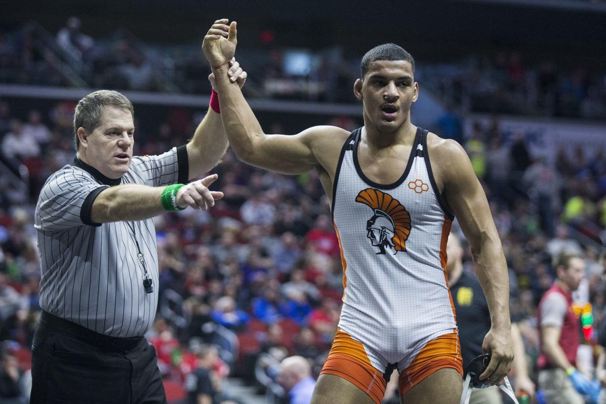 Class 3A state wrestling: Go-Hawks will have five medalists