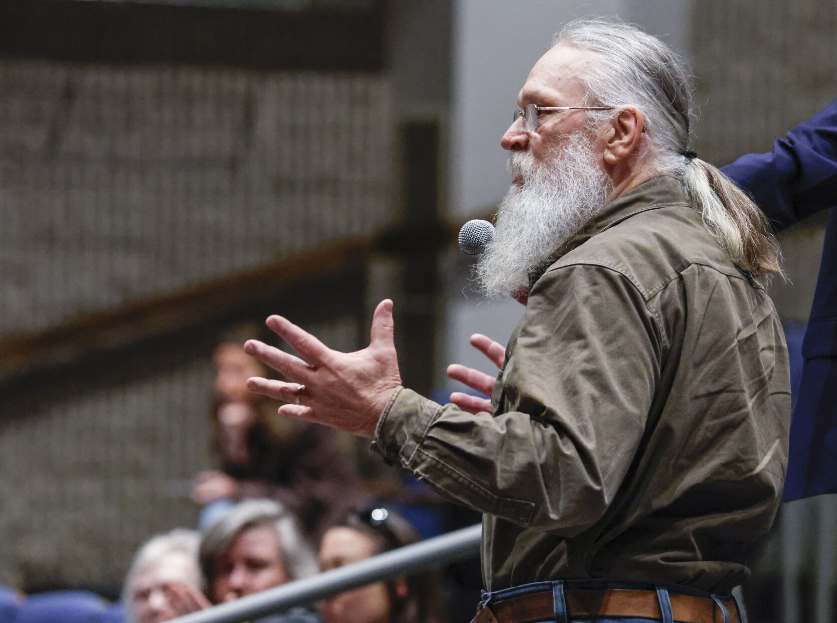 Tension flare as Hinson defends Trump in Mason City