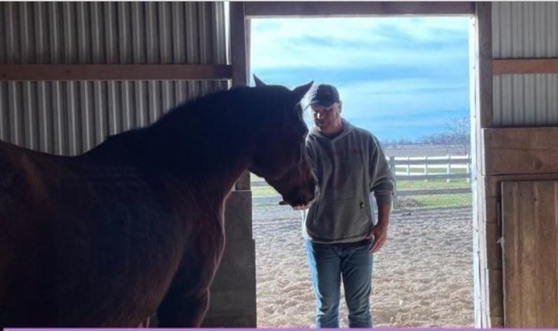 Kevin Dill turns his art into donations, attention for dementia