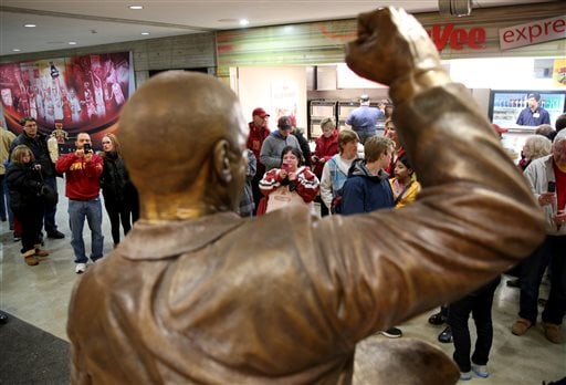 UPDATE: Former ISU basketball coach Johnny Orr dies