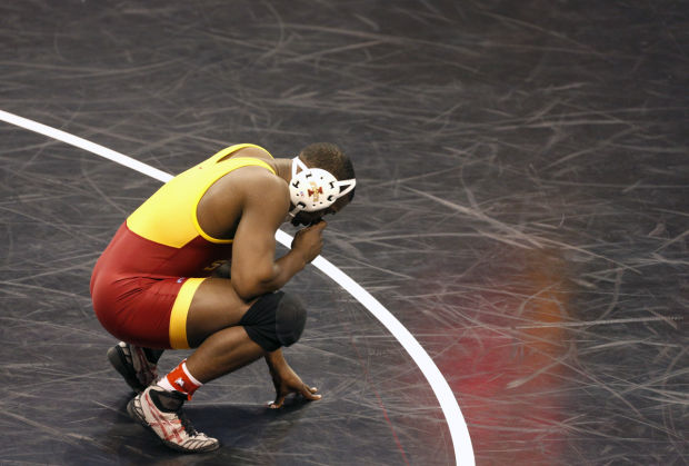 NCAA wrestling: Hawkeyes regroup, start finishing kick