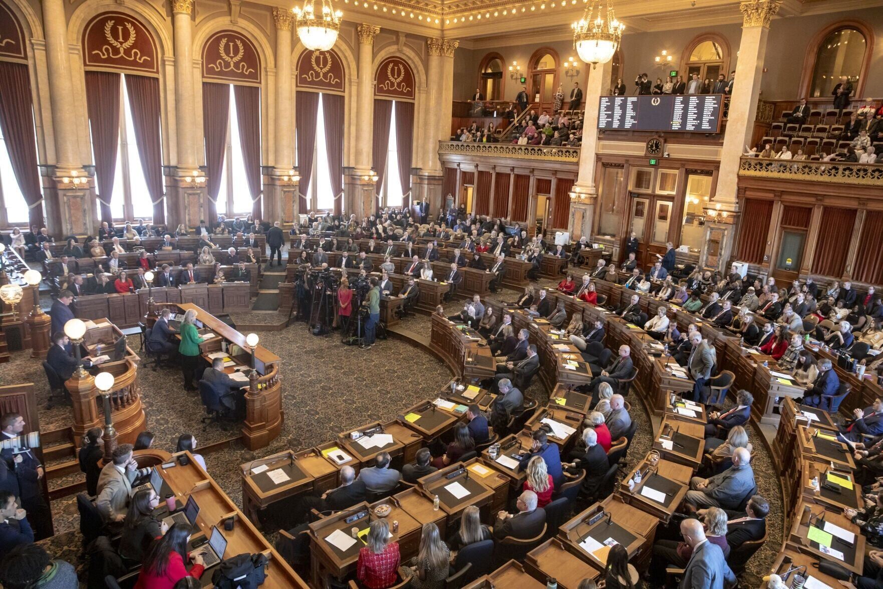 Which bills are alive after Iowa Legislature's 2nd funnel?
