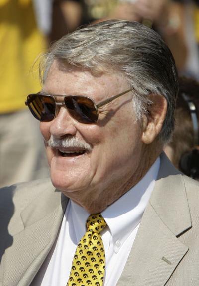 UPDATE: Iowa legend Hayden Fry dies