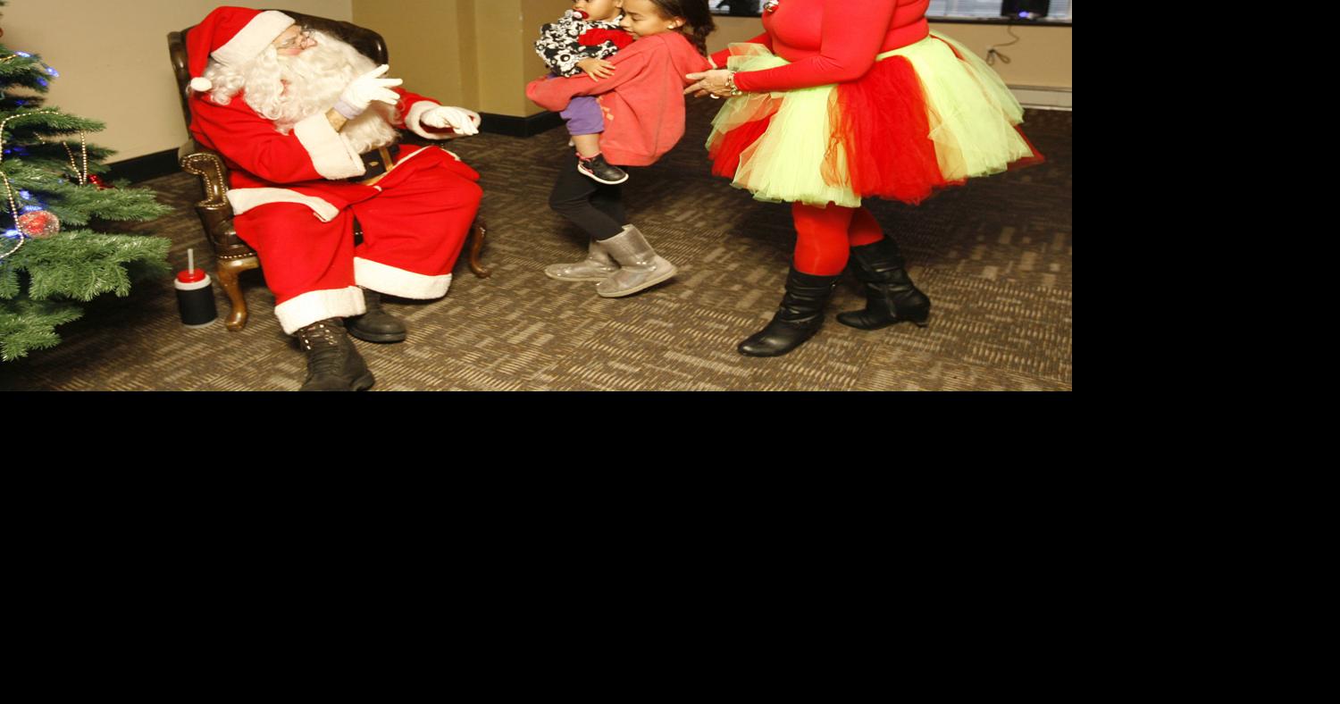 Downtown tradition: Winter Wonder'loo draws crowd at Black's Building
