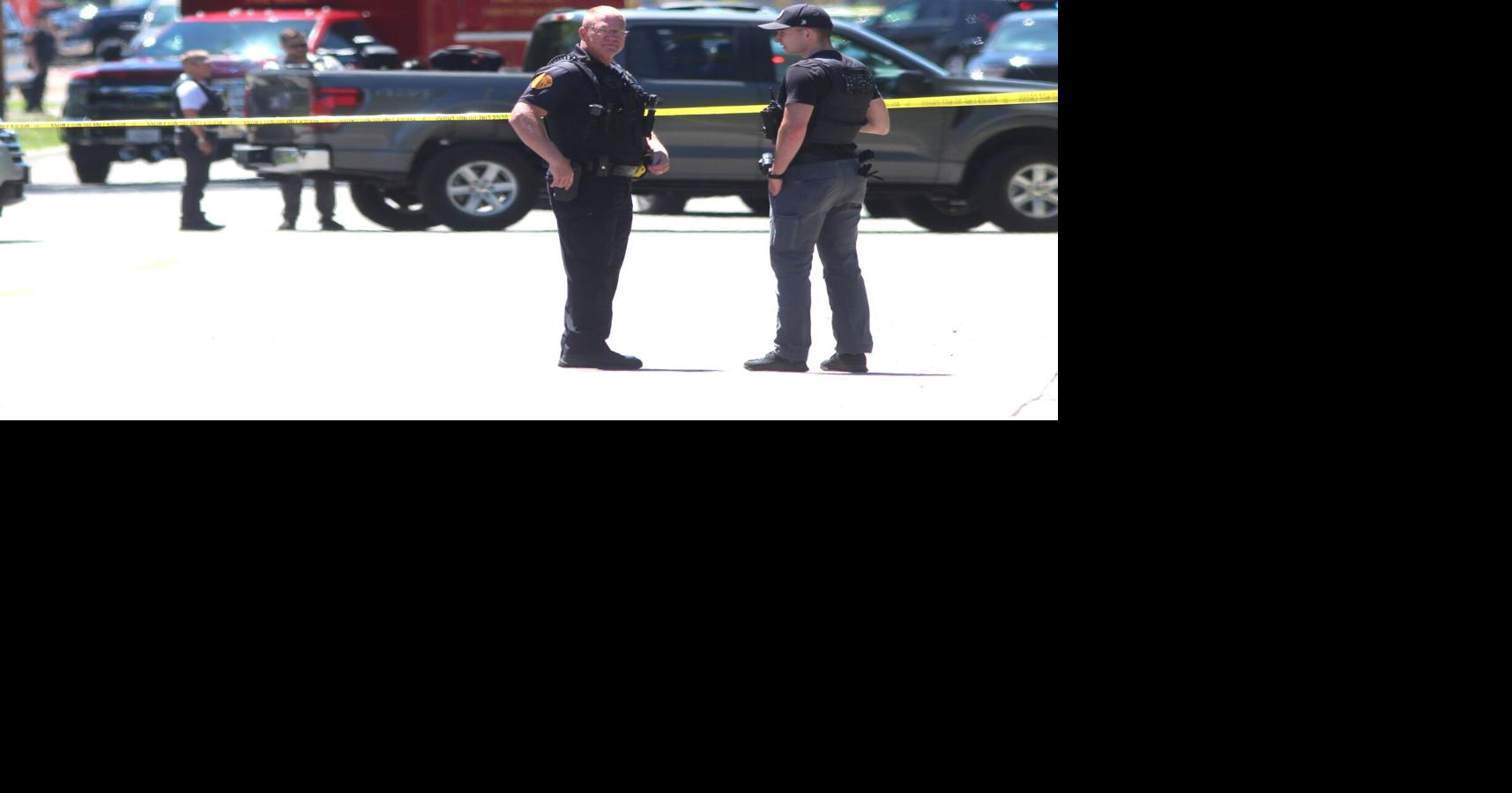 2 Waterloo officers shot, suspect killed in Sunday shooting