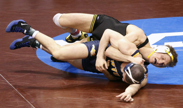 NCAA wrestling: Hawkeyes regroup, start finishing kick
