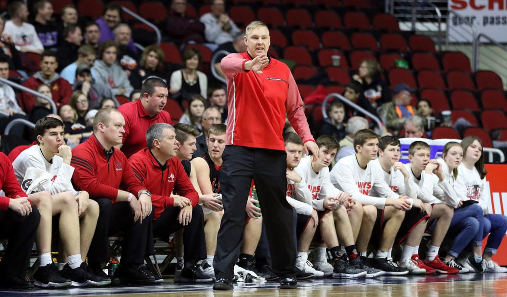 Leading Off: Aplington-Parkersburg's Aaron Thomas wins 400th