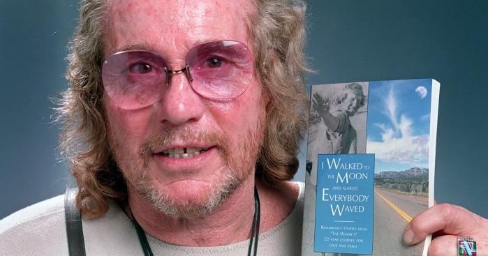 Iowa native Ed Carlson, free spirit known as 'The Waver,' dies