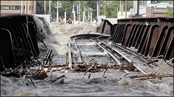Downtown Waterloo railroad bridge collapses