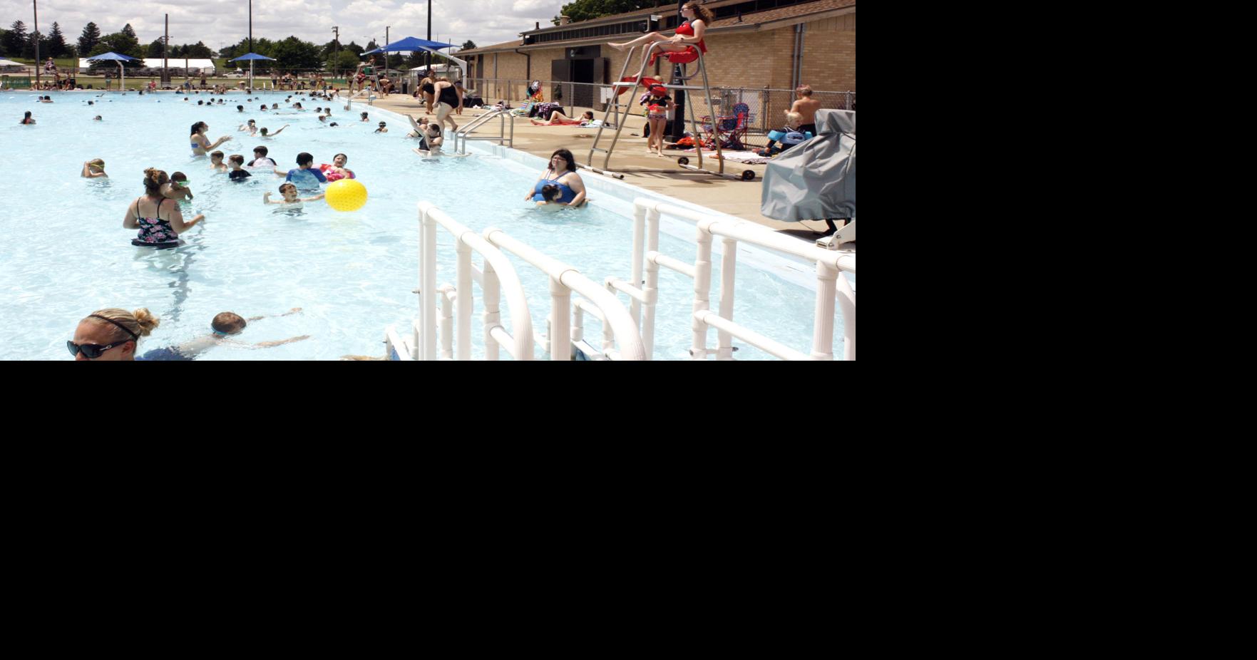 Waverly outdoor swimming pool opens for the season