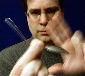 Mentalist uses mind to bend spoons, move objects